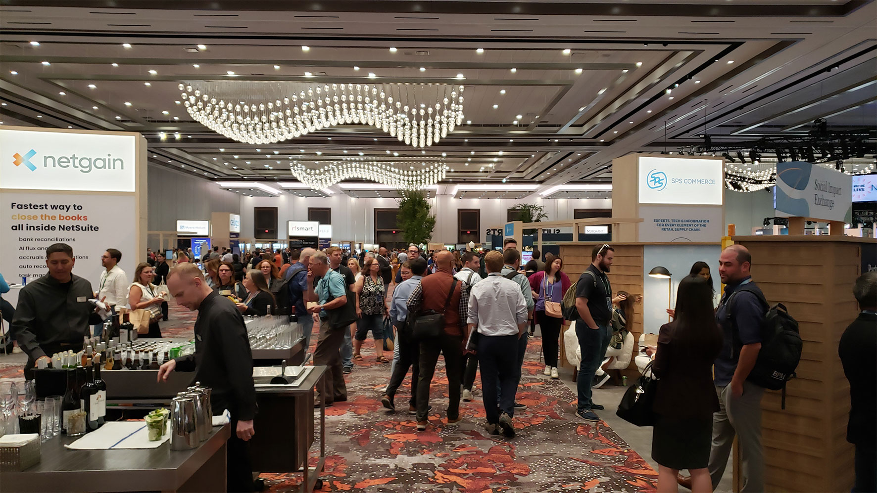 En SuiteWorld 2023, Oracle NetSuite celebró 25 años empoderando a sus ...