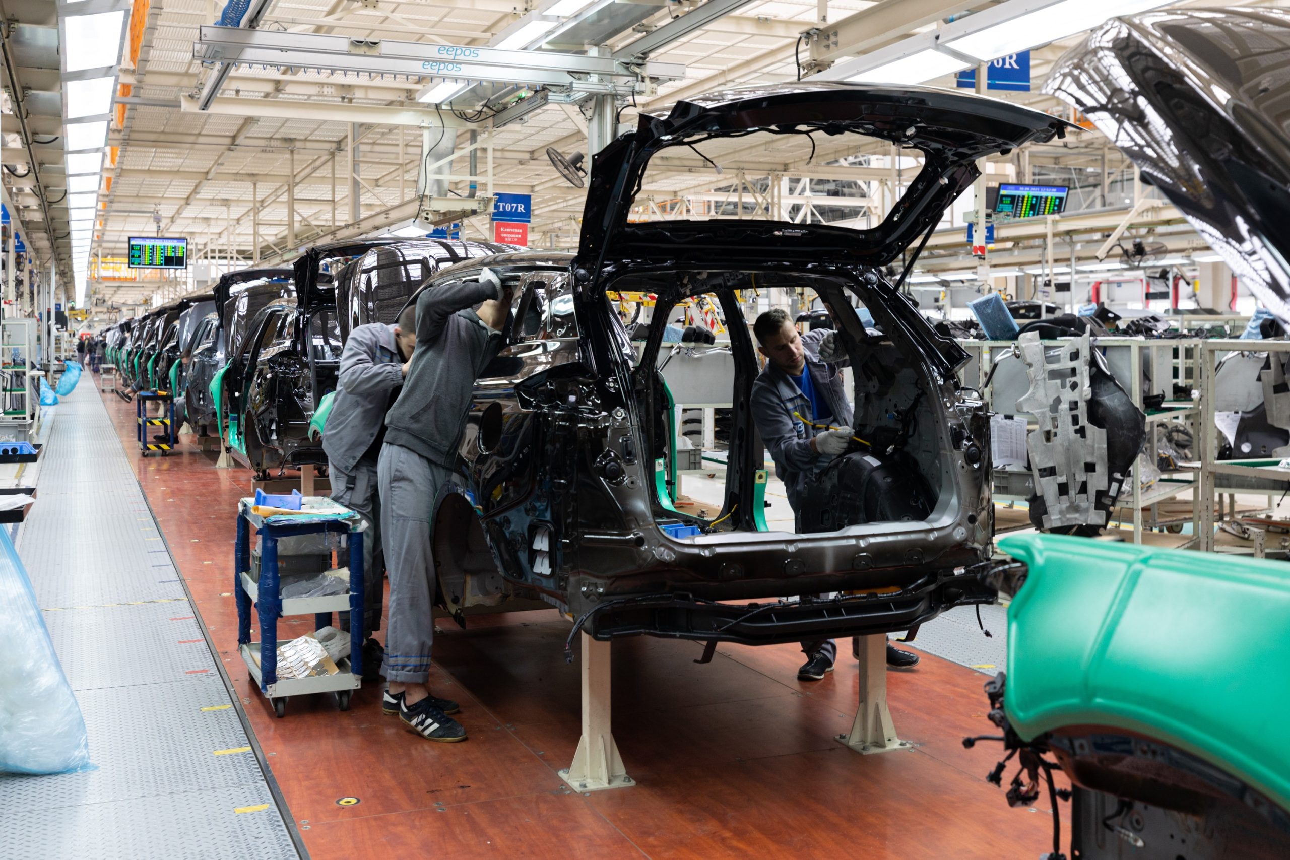 Los aranceles "frenan" al sector automotriz, y el ERP puede aminorar el ...